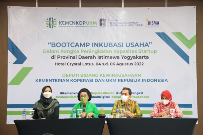 Bootcamp Inkubasi Usaha: Upaya IBISMA UII dan Kemenkop UKM RI ...